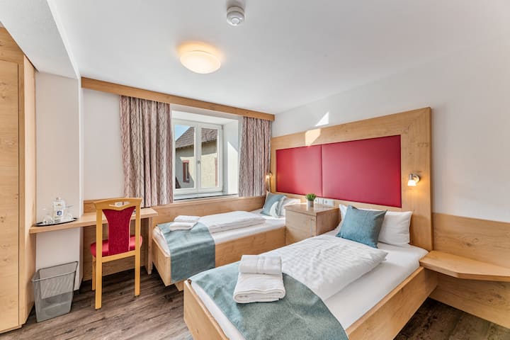 Zimmer In Tiefenbronn - Neuhausen