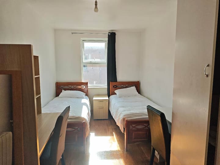 Twin Room En-suite Room 6 - Dublin