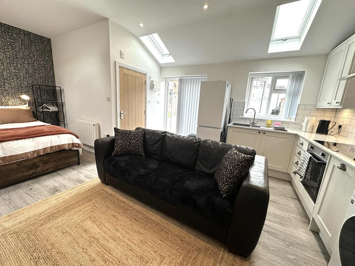 Private Garden Annexe + Parking. Near Qa Hospital - Hayling Island