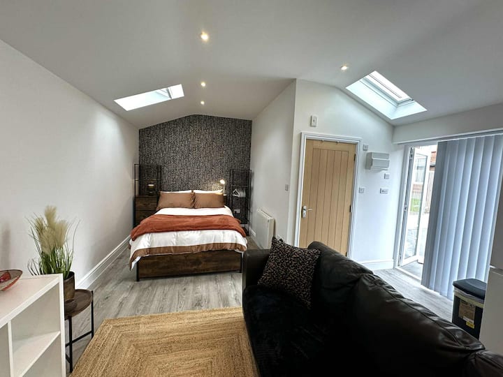 Private Garden Annexe + Parking. Near Qa Hospital - Isle of Wight