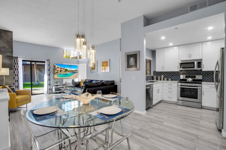 Hollywood Glam Hideaway - Palm Springs, CA