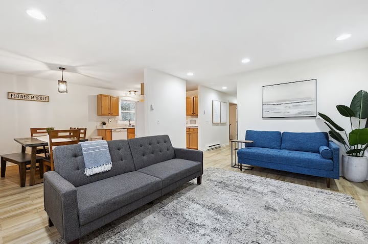 Beautiful 3 Bed/1 Bath Duplex - Minneapolis, MN