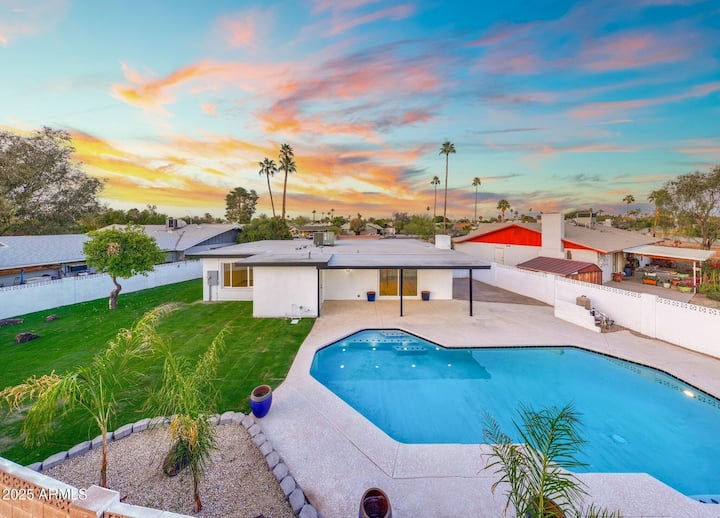 Luxury Desert Getaway W/pool-near Asu & Old Town - Tempe, AZ