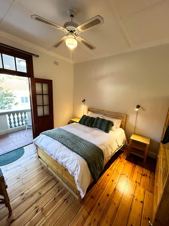 Kings Road- Bantry Bay Central - Camps Bay