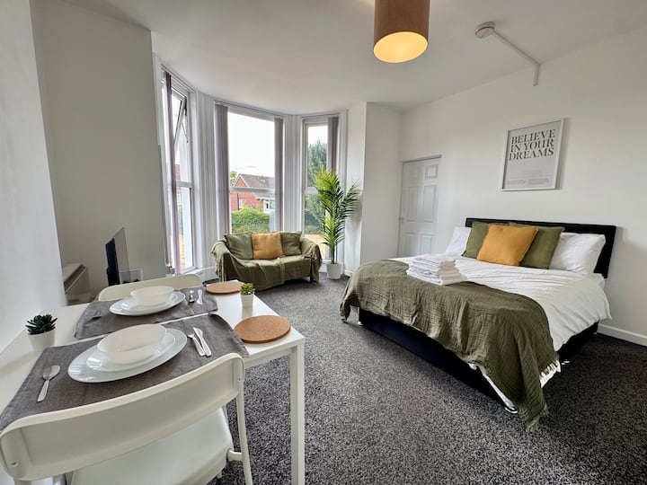 The Springfield Suite - Sleeps 3 Guests - Parking - Stourport-on-Severn