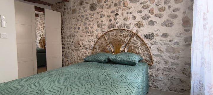 Charmant T2 Refait à Neuf En Centre Ville - Aubagne