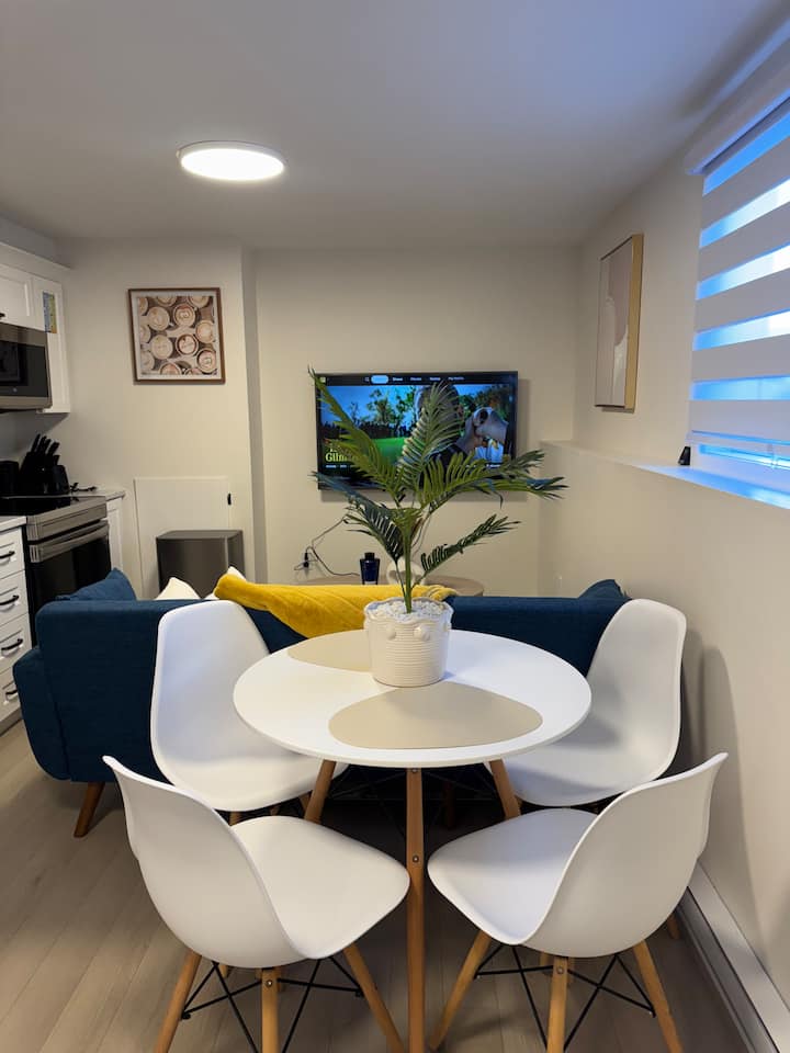New Luxury 2-bedroom Hideaway| Free Parking - Paradise