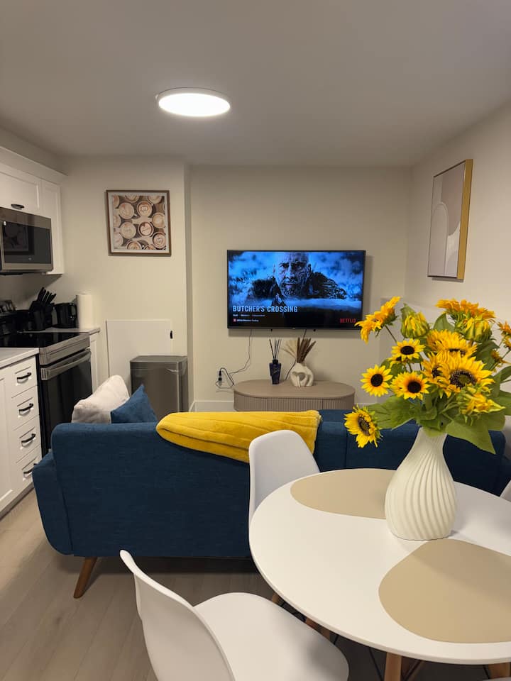 New Luxury 2-bedroom Haven| Free Parking - Paradise