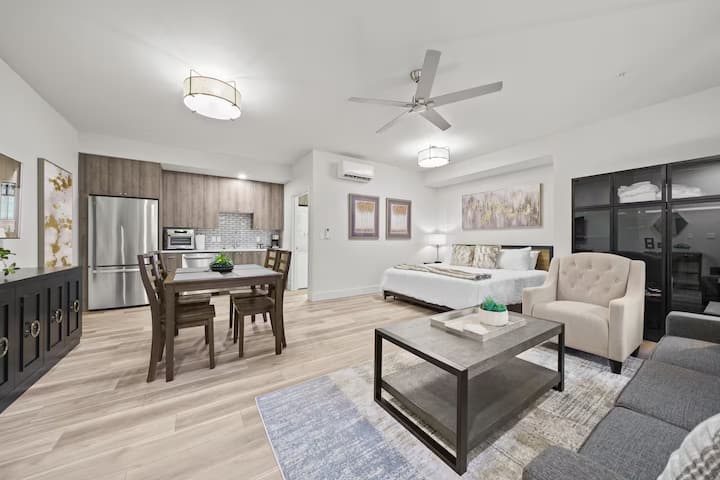 Tranquil Lake Oswego Luxury Studio - Sherwood, OR