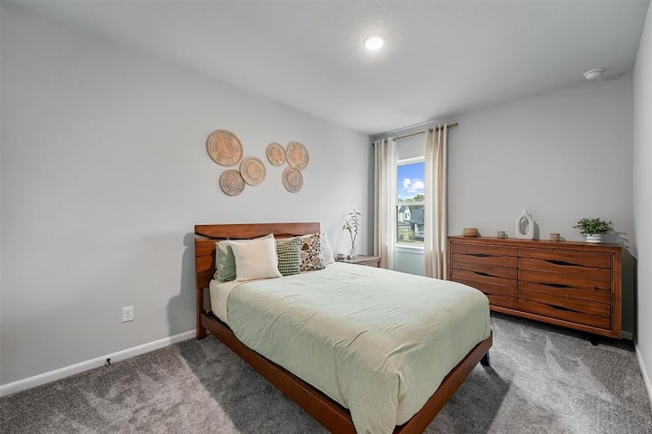 Quiet Suburban Comfort- One Room In Sienna - Elm Lake, TX