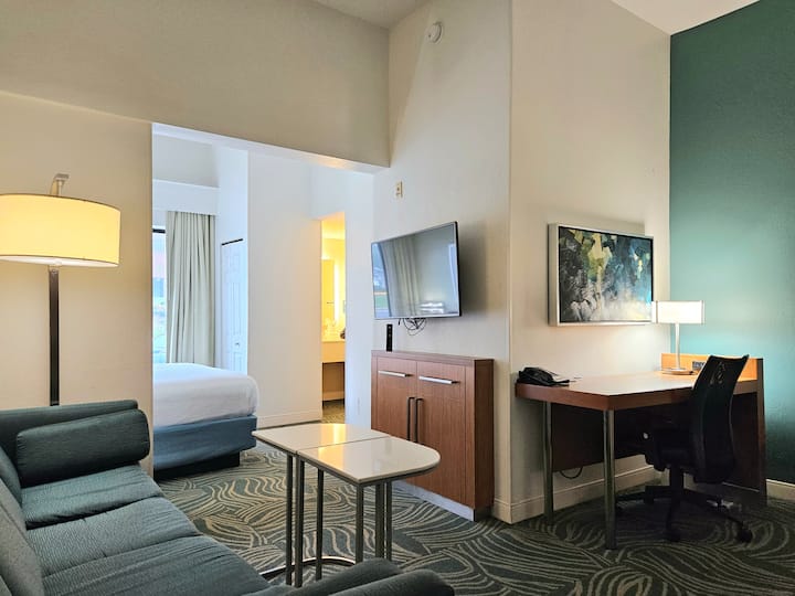 One King Suite- Includes Bkfst - Glen Burnie, MD