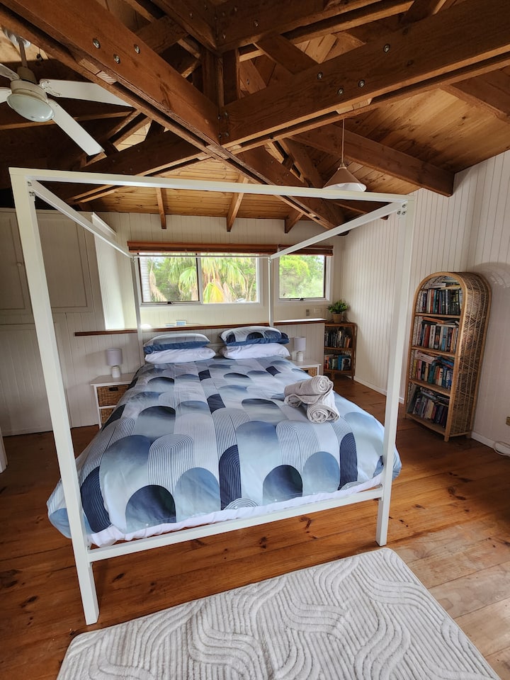 Rustic Mudbrick Retreat, Short Walk To Beach - Mallacoota