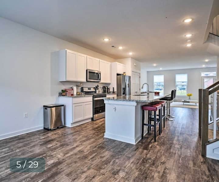 Modern Townhome - Frederick, MD