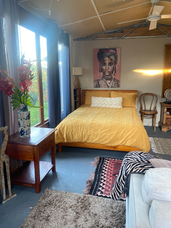 Cute Converted Shed Near Beach One Queen Bed - Rockingham