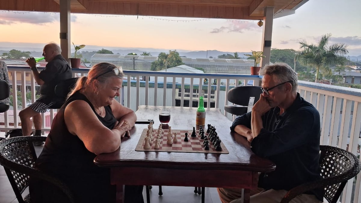 Vila Backpackers Kingsize-Bett in einem Ritterzimmer - Hotels zur Miete ...