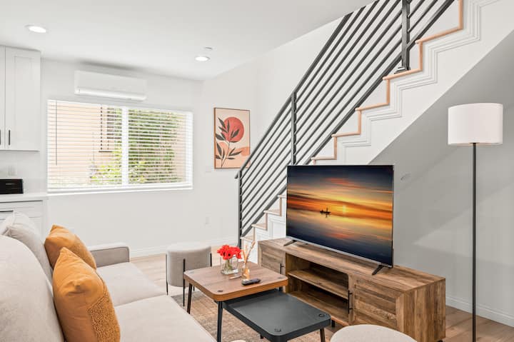 Beautiful Modern Home 2 Floors, 3 Bdrms - Alhambra, CA