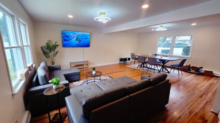 Spacious 4 Bdrm 2.5 Bath Colonial By Seema - Roslyn, NY