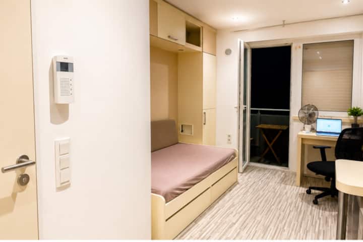 Cozy Small Studio With Balcony - Ismaning