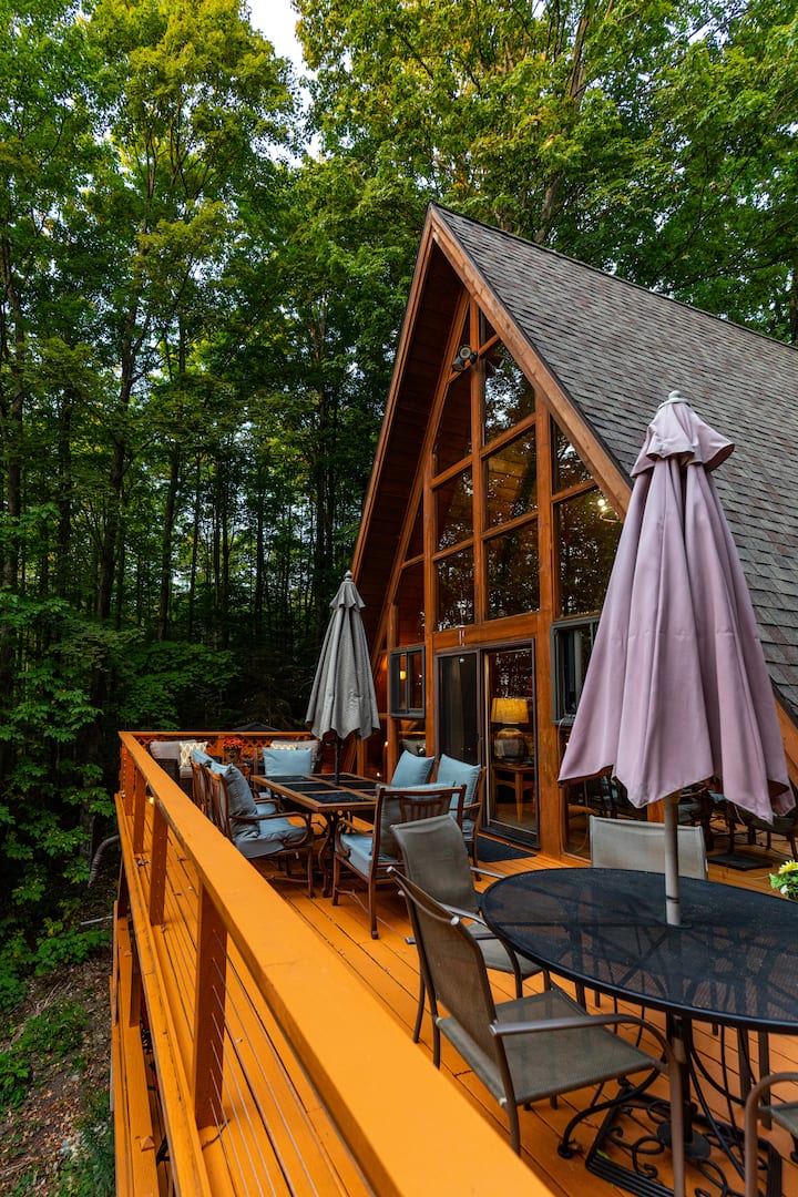 Golf | A-frame | Hot Tub | Sauna | 2 King Beds - Gaylord, MI
