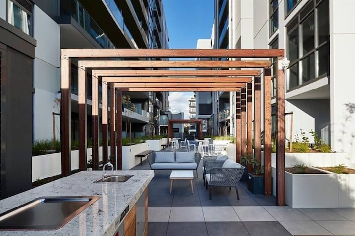 Modern And Peaceful W Secure Parking & Gym Access. - Brunswick