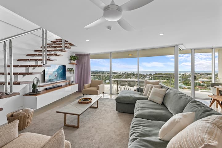 Beachside Penthouse W Private Rooftop & Oceanviews - Caloundra