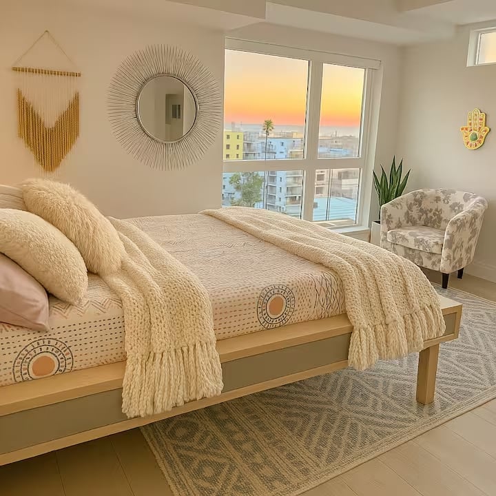 Modern Hollywood Studio With Parking/pool/rooftops - West Hollywood, CA