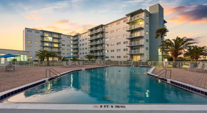 Stellar Stay! - Titusville, FL