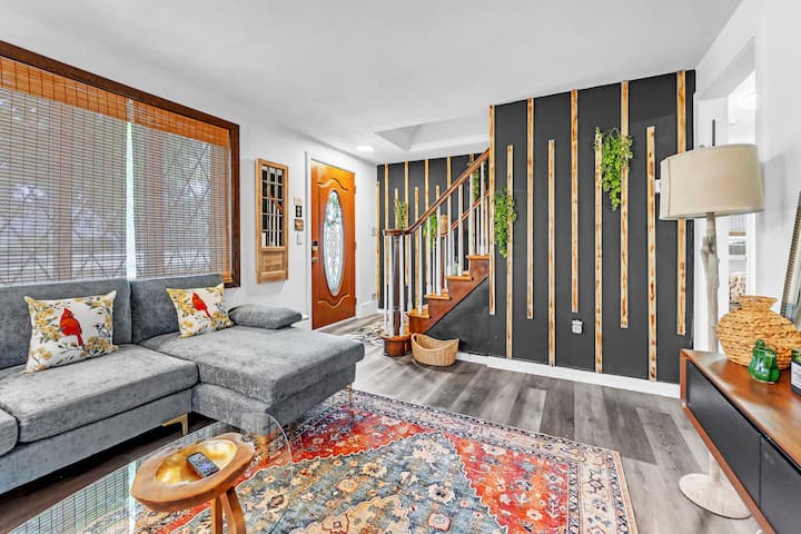 Family-friendly Bristol Getaway | 4br + Sunroom - Bristol