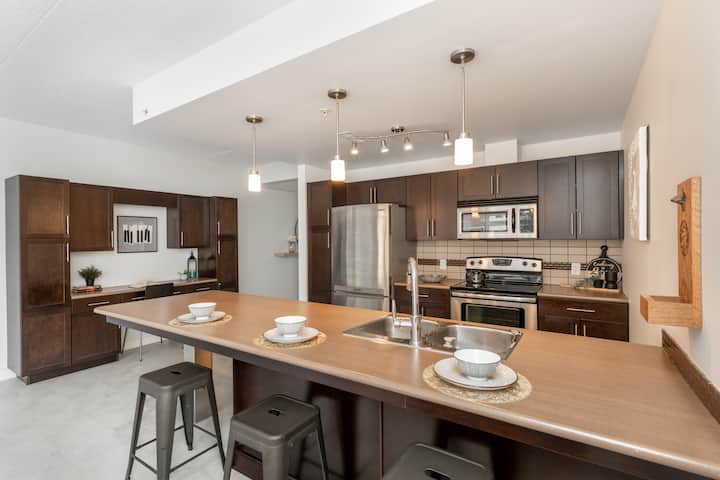 Waterfront Glam - Winnipeg