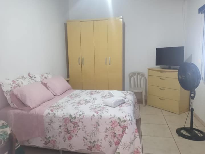 Kitnet Com Cama De Casal! - Jaguariúna