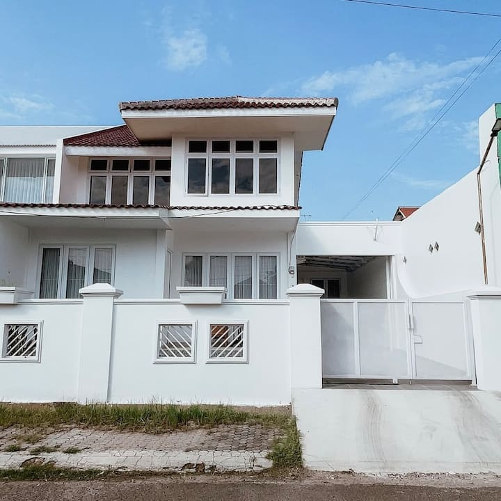 Disewakan — Rumah 2lt, 3bedroom - Cilegon