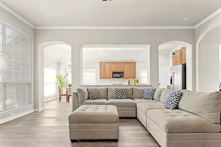 4 Br Retreat With Hot Tub - Mansfield, TX