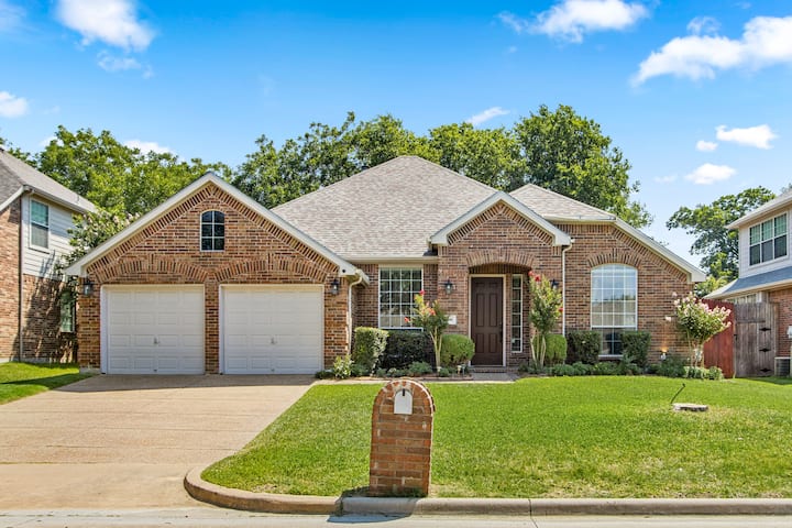 4 Br Retreat With Hot Tub - Mansfield, TX