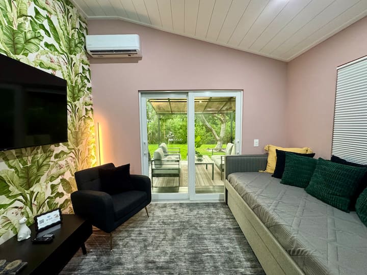 Bayshore Luxe Stay | Modern Design - Naples, FL