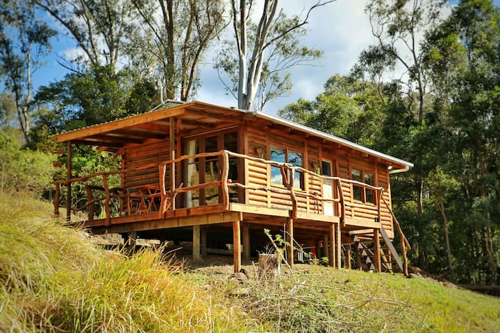 'Ty Pren' Log Cabin - Montville