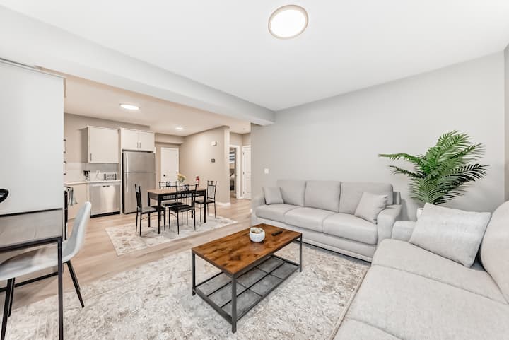 Private 2-bedroom Basement Suite - Calgary