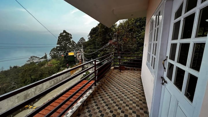 Robin Cottage Couple Room - Kodaikanal