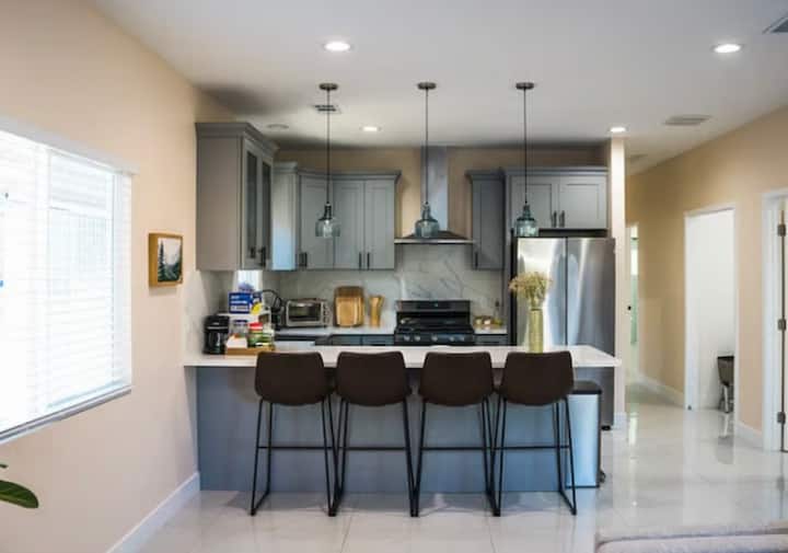 Central Oc 3br/2ba – Near Disney, Beach & Shops - Garden Grove, CA