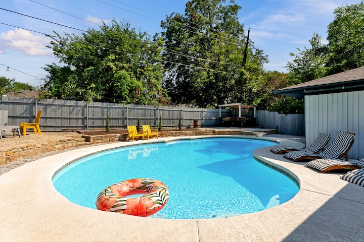 Huge Backyard With Pool ! Close To Dfw, At&t, Dal - Bedford, TX