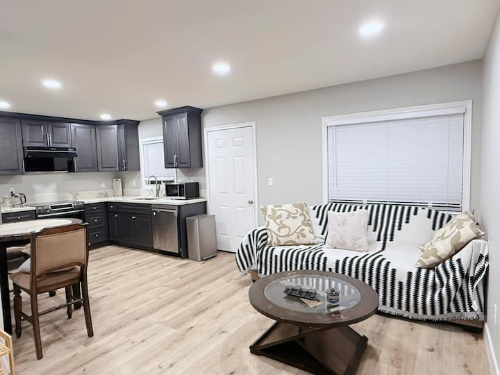 Cozy Place 1b1b W/ Pool & Hill Views - Baldwin Park, CA