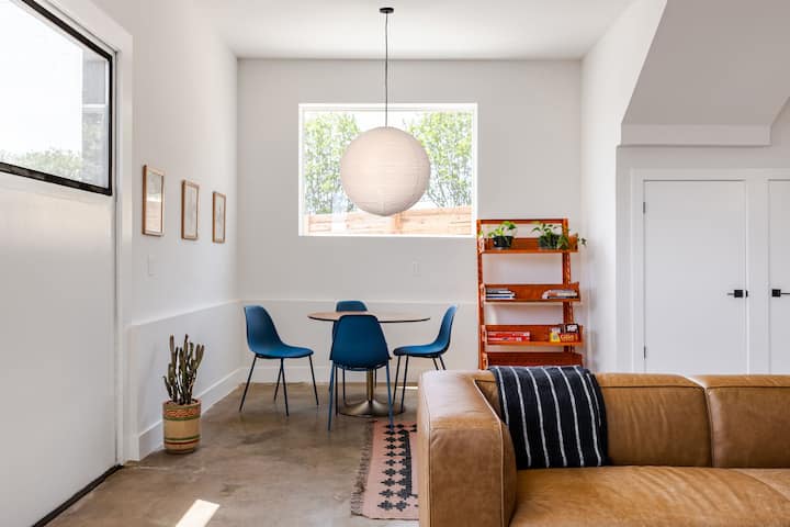 3 Min Walk To 6th St | Modern Home In East Atx - Austin, TX
