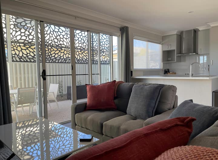 Apple Blossom Cottages - 2 Bedroom Villa - Stanthorpe