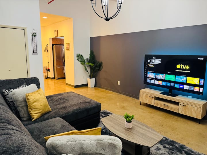 Bright, Modern Loft Steps From Ppl Center & Dining - Allentown, PA