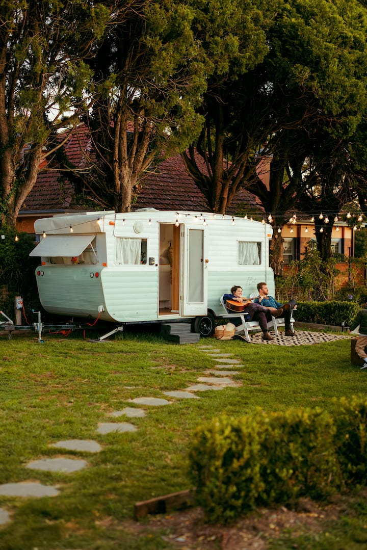 Elodie - 1970s Style Rv Room - 블루 마운틴스