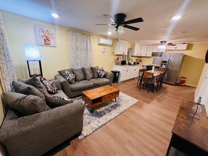 Welcome To Cozy Stone Cottage - San Angelo, TX