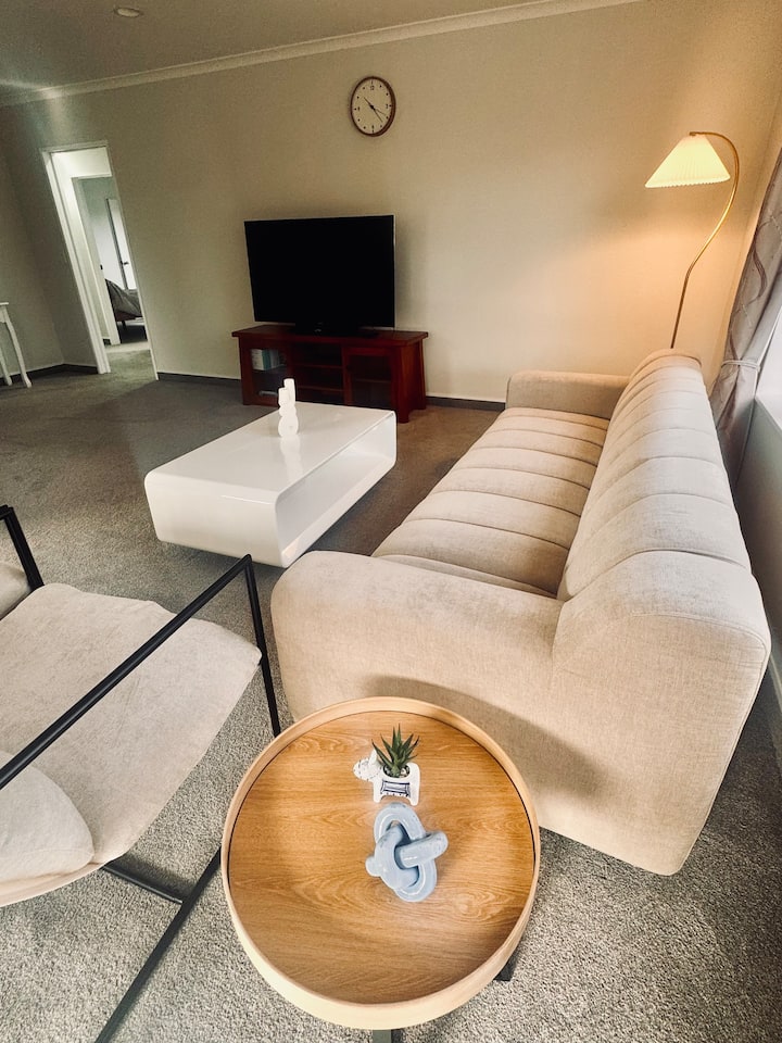 Walk To Wineries - Modern Retreat - Napier