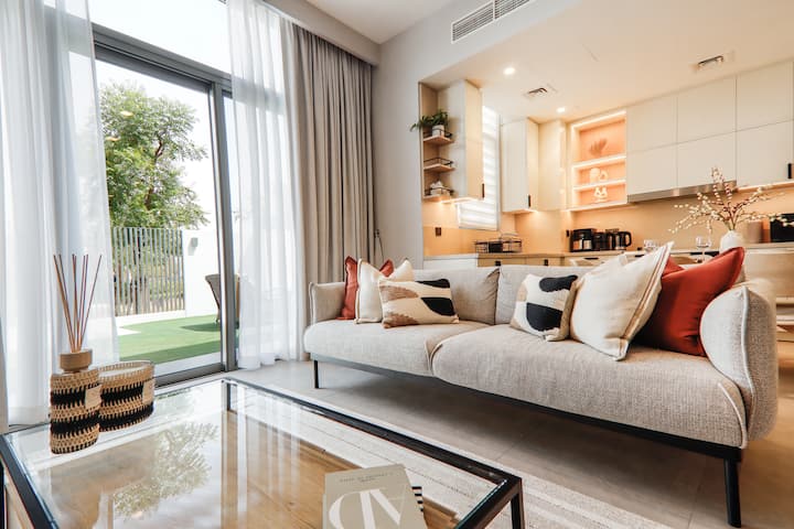 Stylish 4bd Villa | Opposite Lagoon Pool & Park - Dubái