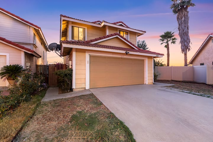Spacious 3 Bedroom | 2 Bath | Pet Friendly - San Bernardino, CA