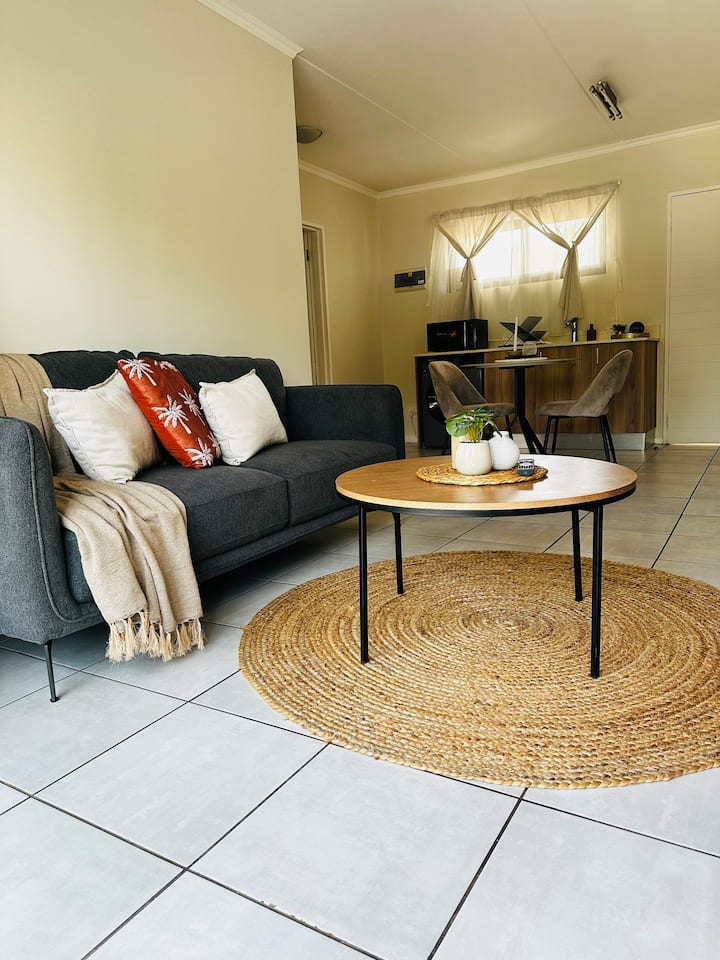 Modern Apartment Near Or Tambo Airport - Boksburg