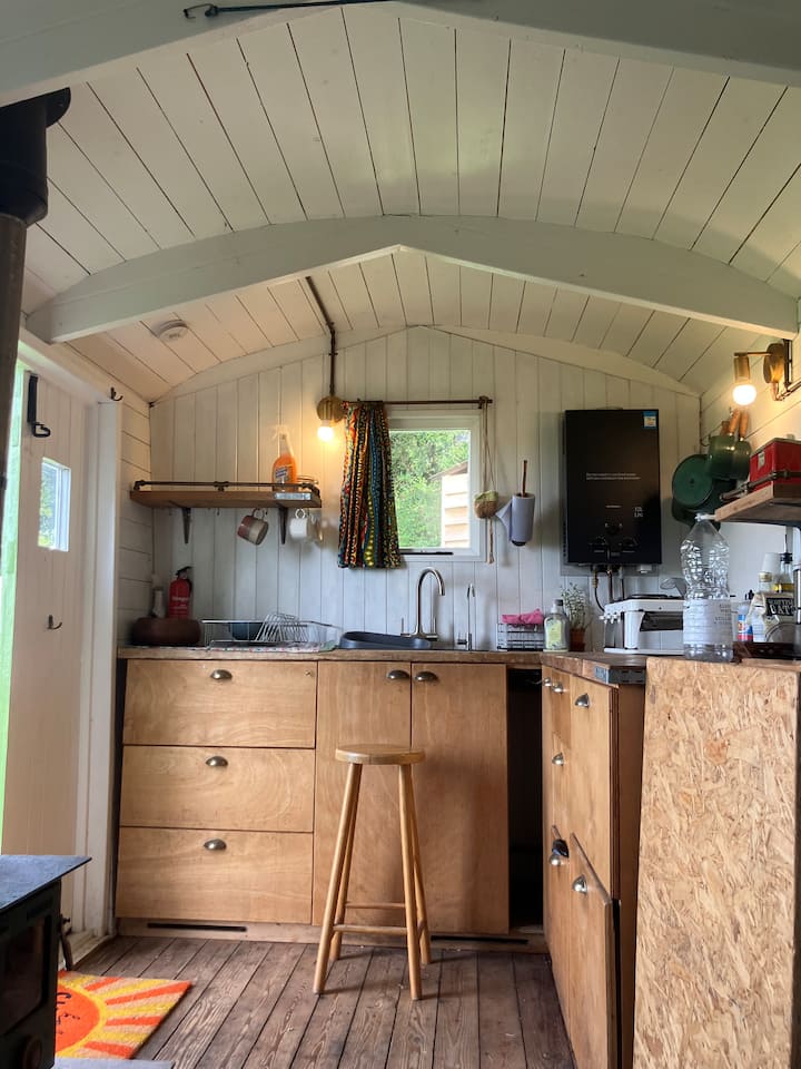 Off-grid Shepherd's Hut - Suffolk